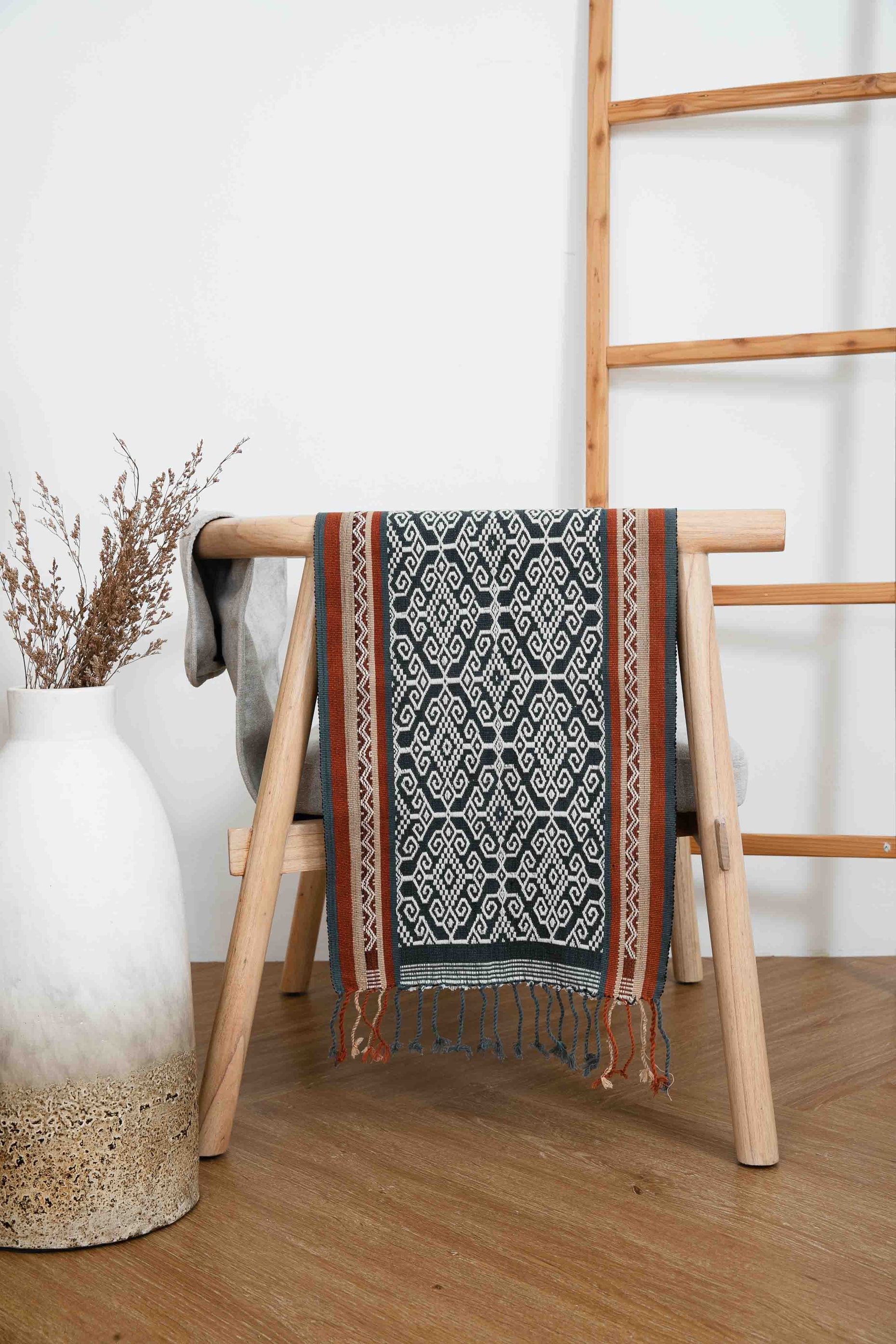 Tenun – The Batik Library : Indonesian Craft Stories